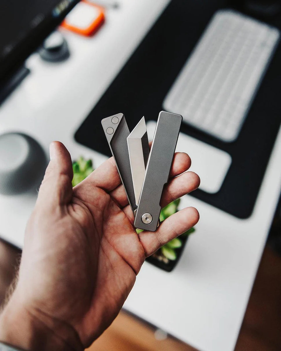 What is a Gravity Knife? Why Should You Know About It?